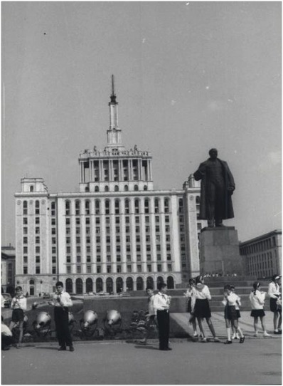 Statue of Lenin (only Pedestal ) - Bucharest