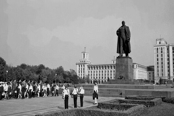 Statue of Lenin (only Pedestal ) - Bucharest