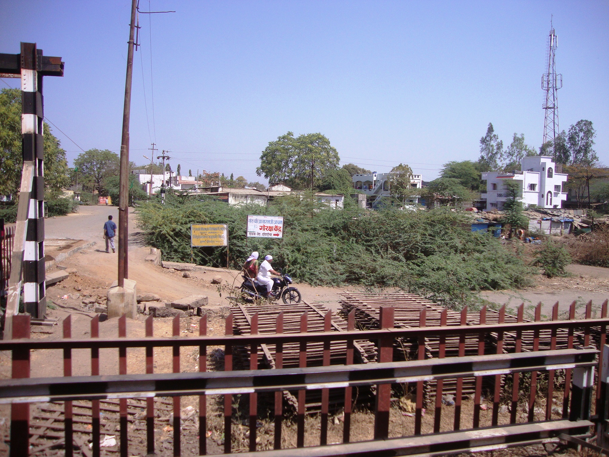 Railway Gate Dhondaicha - Dondaicha