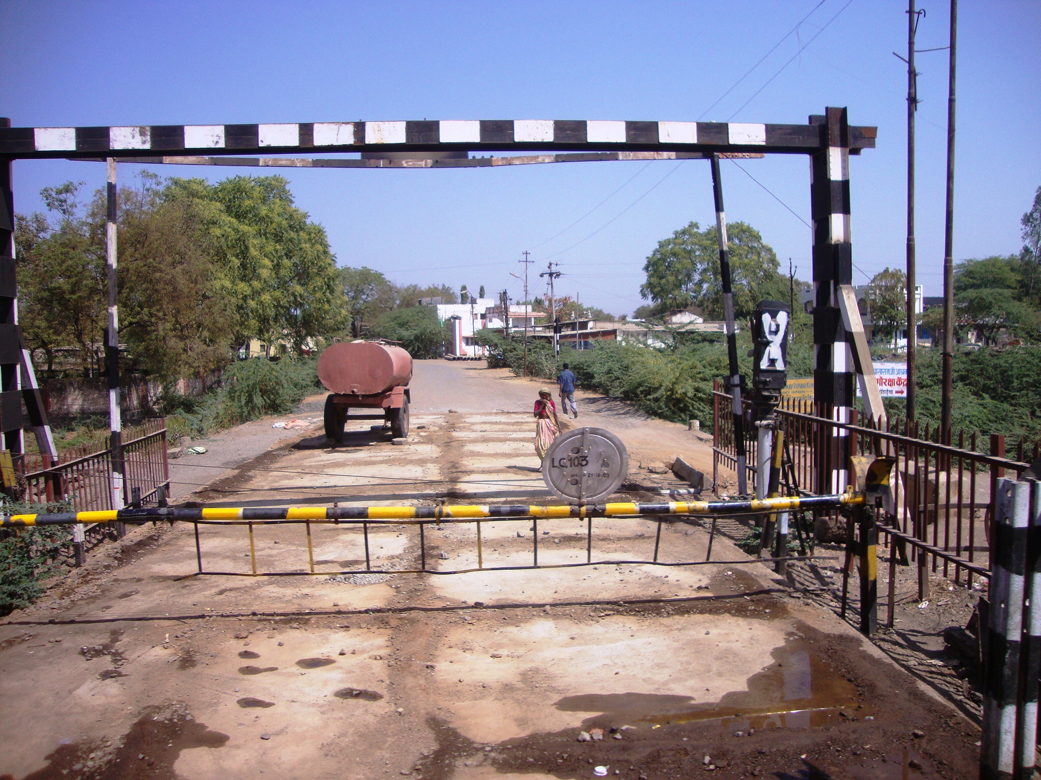 Railway Gate Dhondaicha - Dondaicha