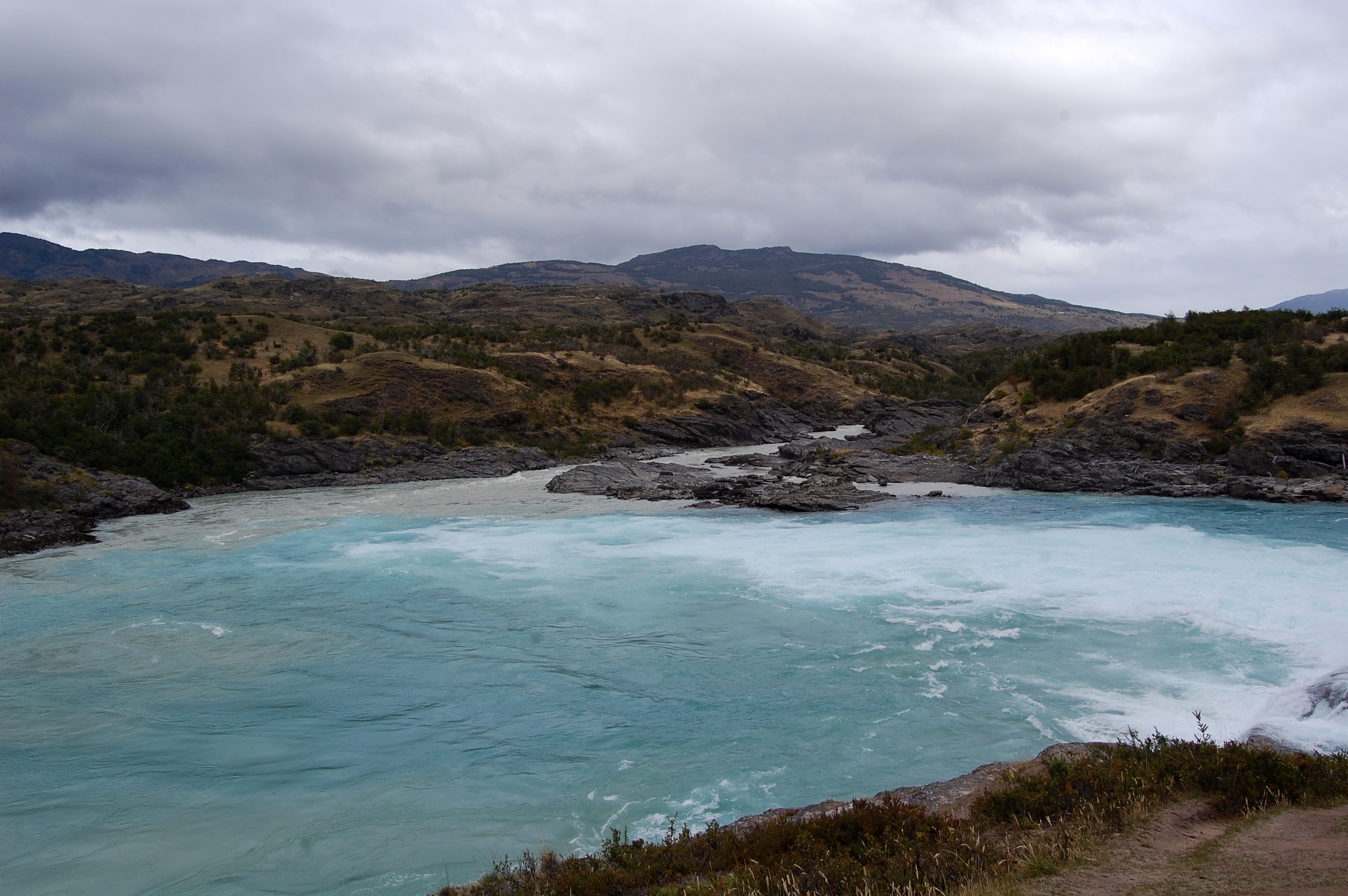 Saltos del Baker en confluencia con el río Neff