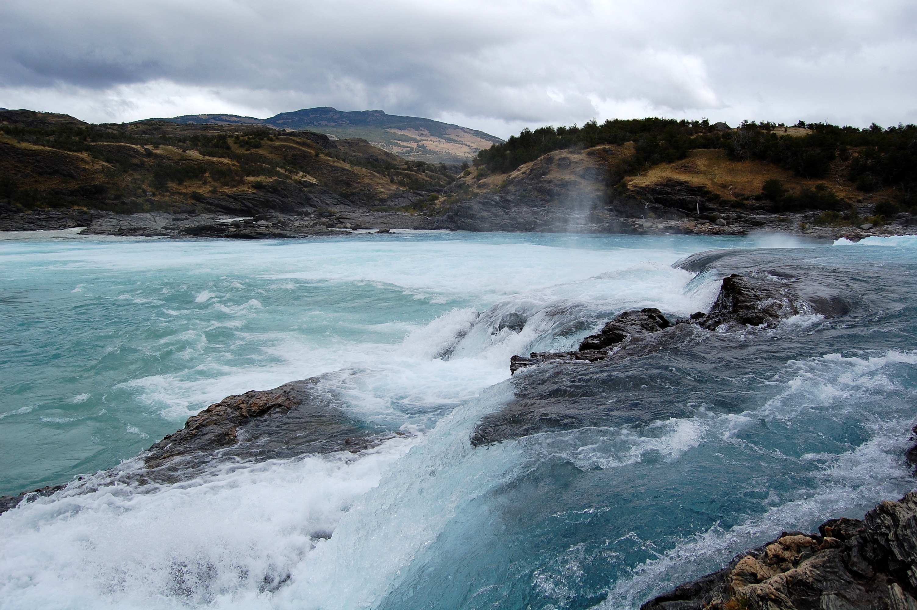 Saltos del Baker en confluencia con el río Neff