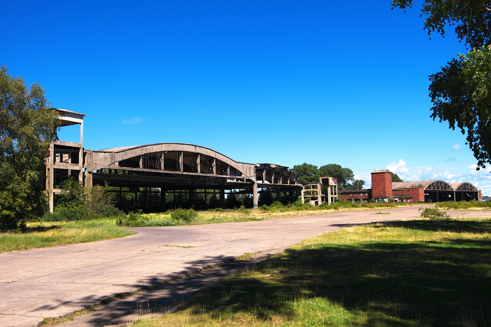 Aircraft hangar (WW2)