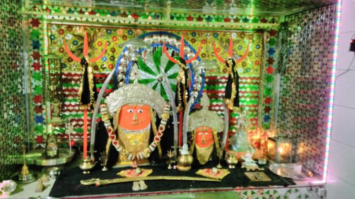 Aavad Maa Temple, Rojid