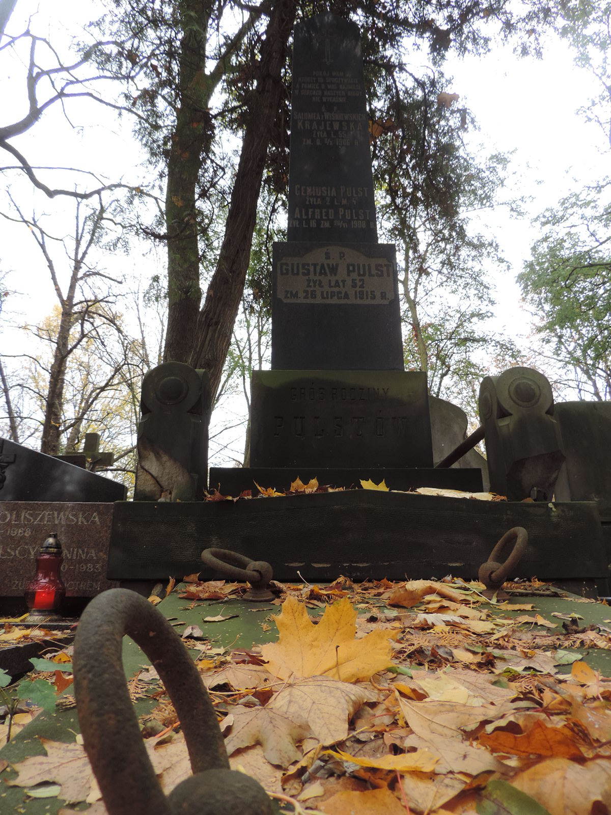 The tomb of Pulst family - Warsaw