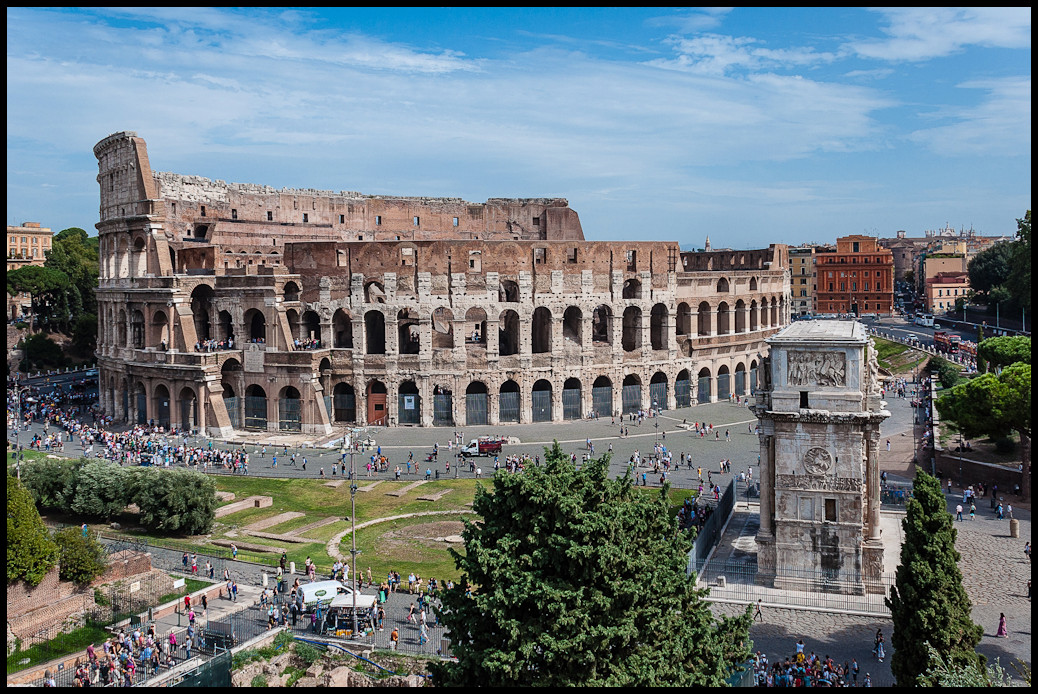 Place du Colisée (Piazza del Colosseo) - Rome
