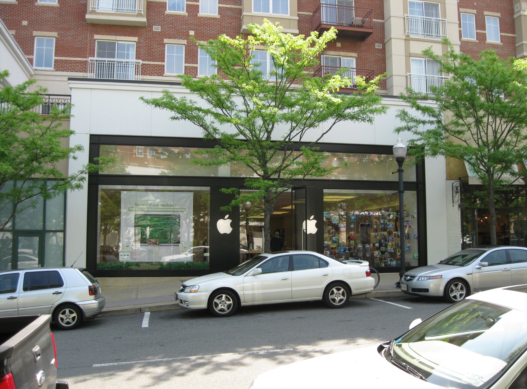 Clarendon Apple Store