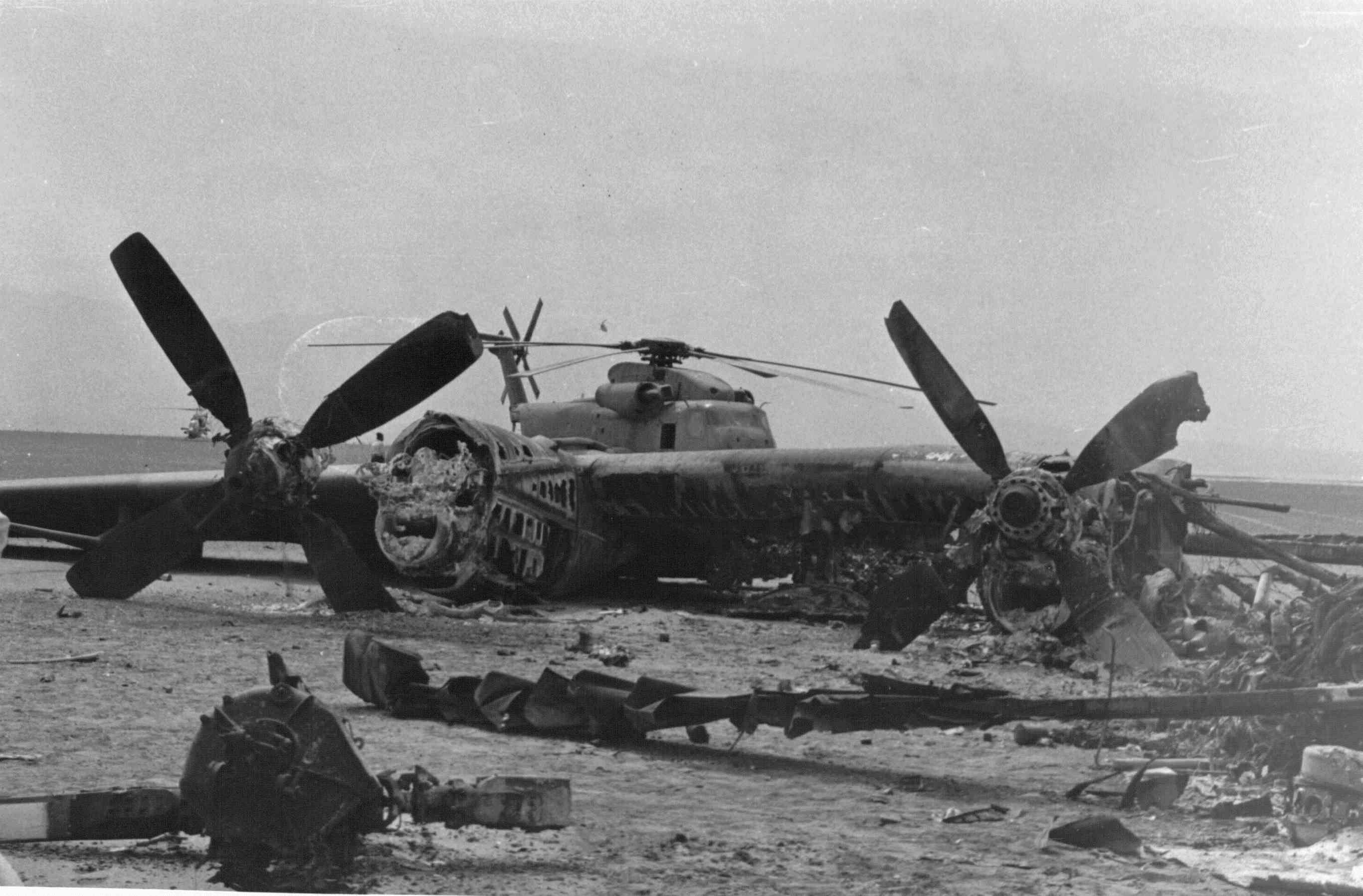 Operation Eagle Claw (The failure of the attack on America by sandstorm)
