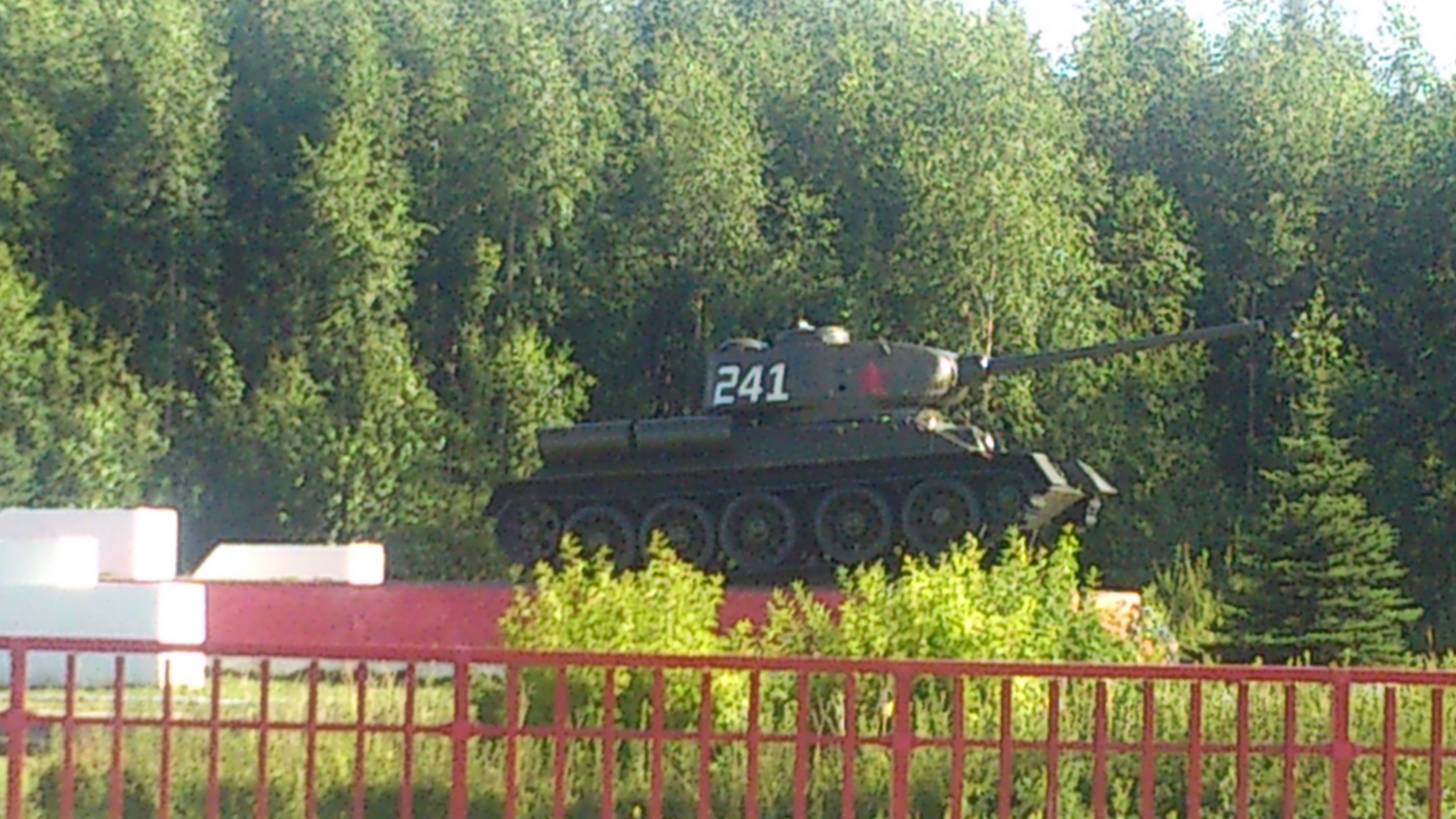 T-34-85 - Вязьма | war memorial (en), tank on display (en), Great ...