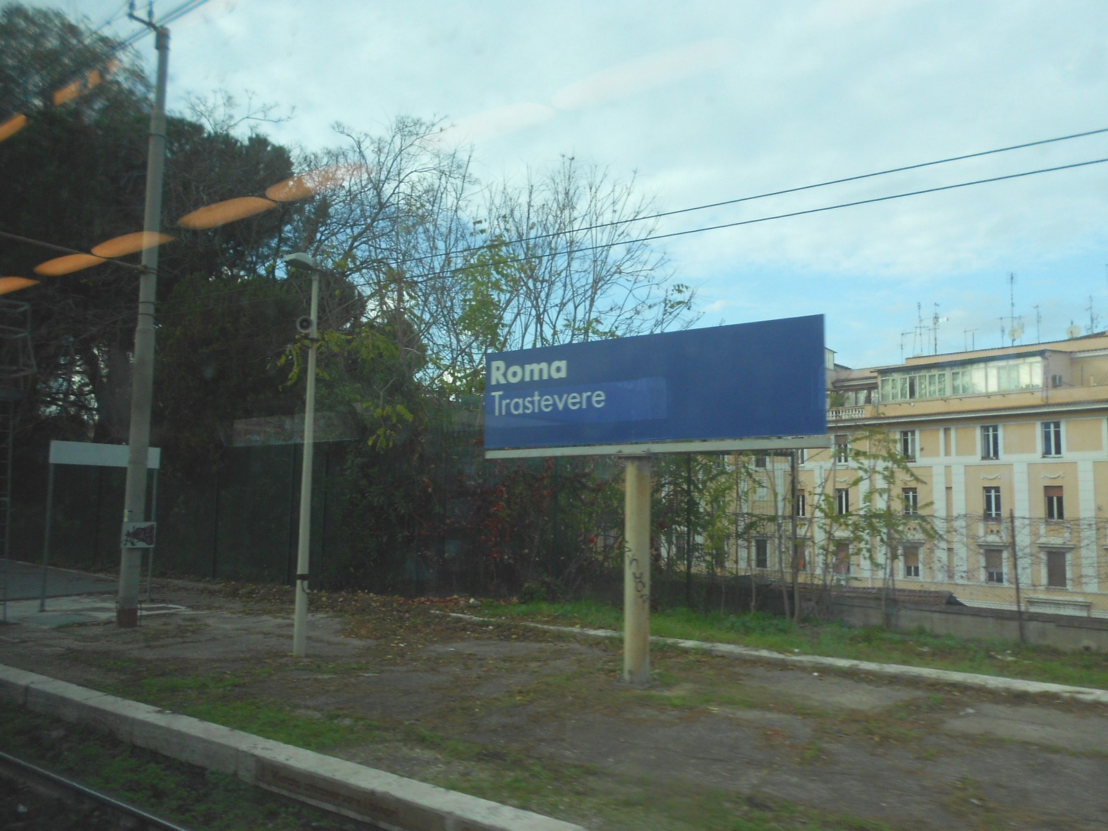 Stazione ferroviaria di Roma Trastevere - Roma | metropolitana