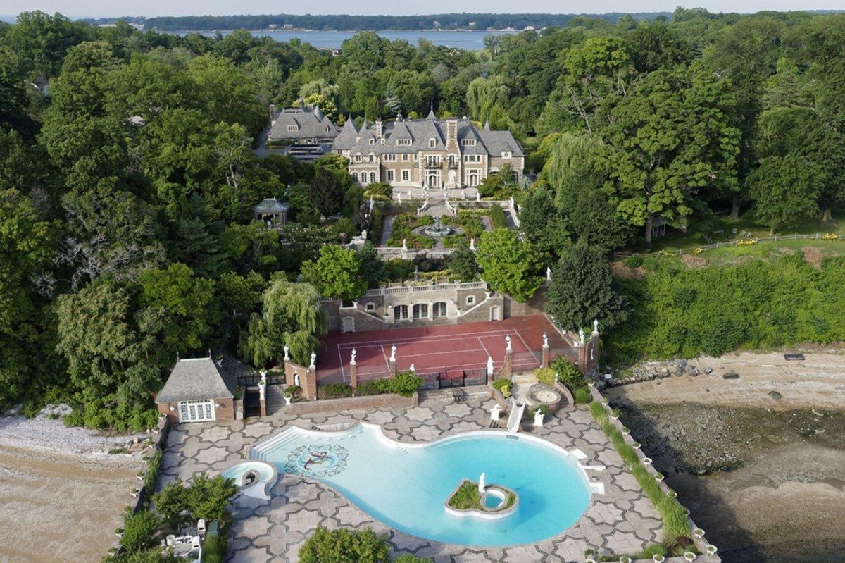 "The Terraces" - Kings Point, New York