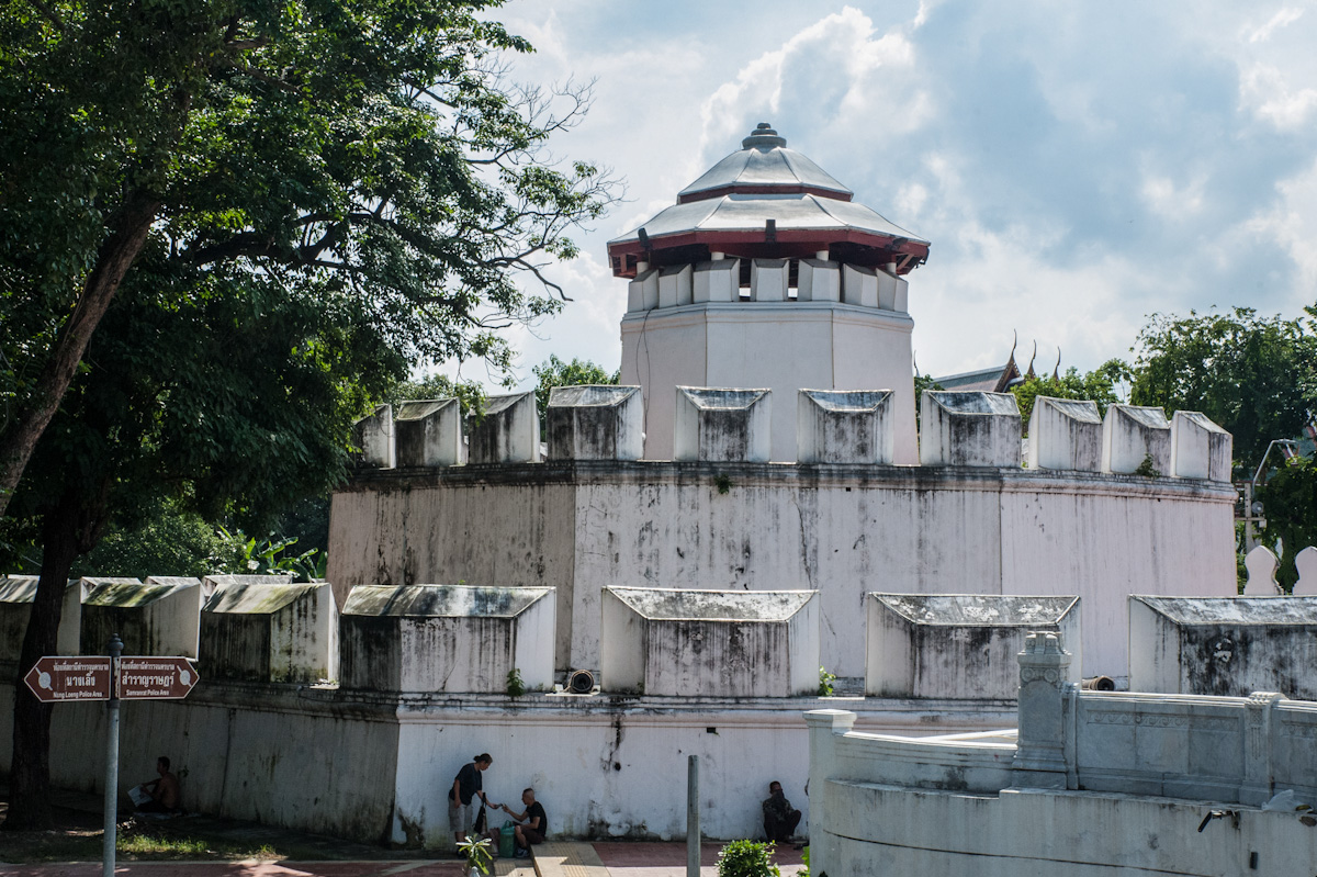 Mahakarn Fortress / Rama III Statue