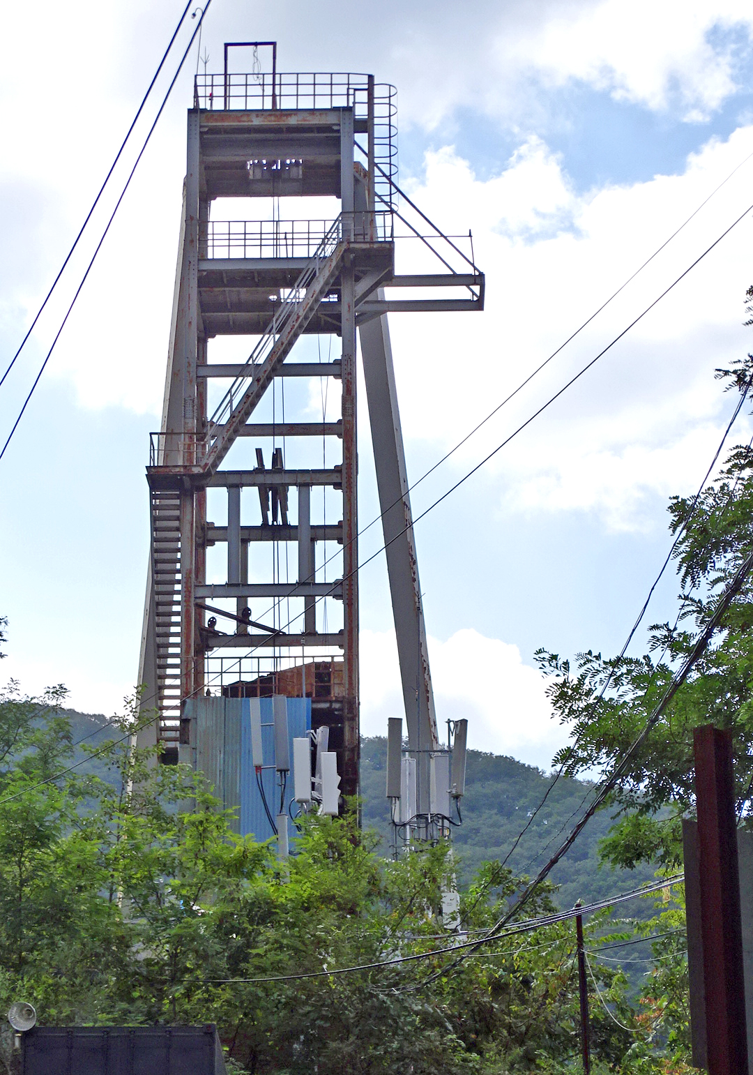 Samtan Art Mine Vertical Line II | coal mine