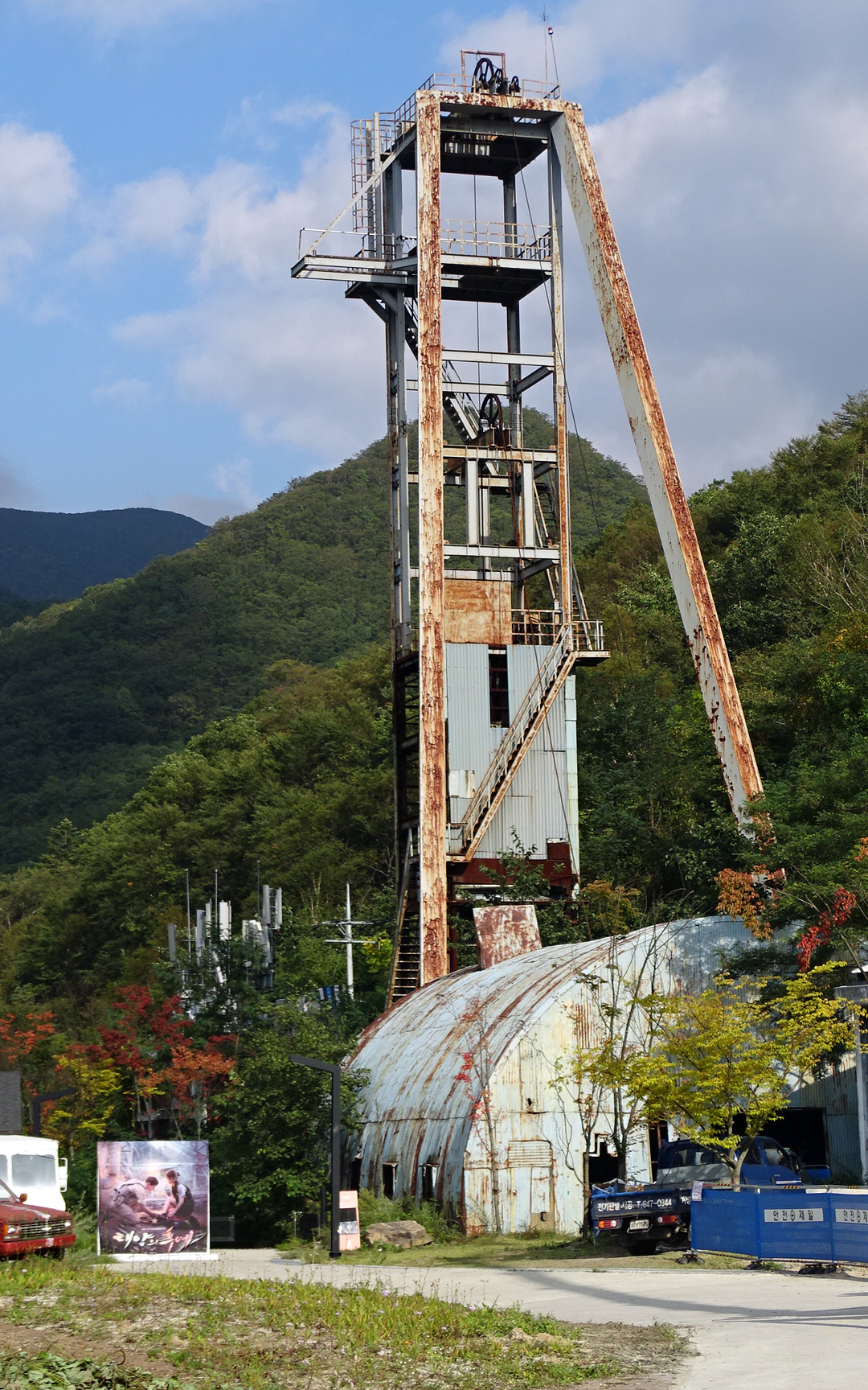 Samtan Art Mine Vertical Line II | coal mine