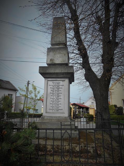 Pomnik - Naczęsławice