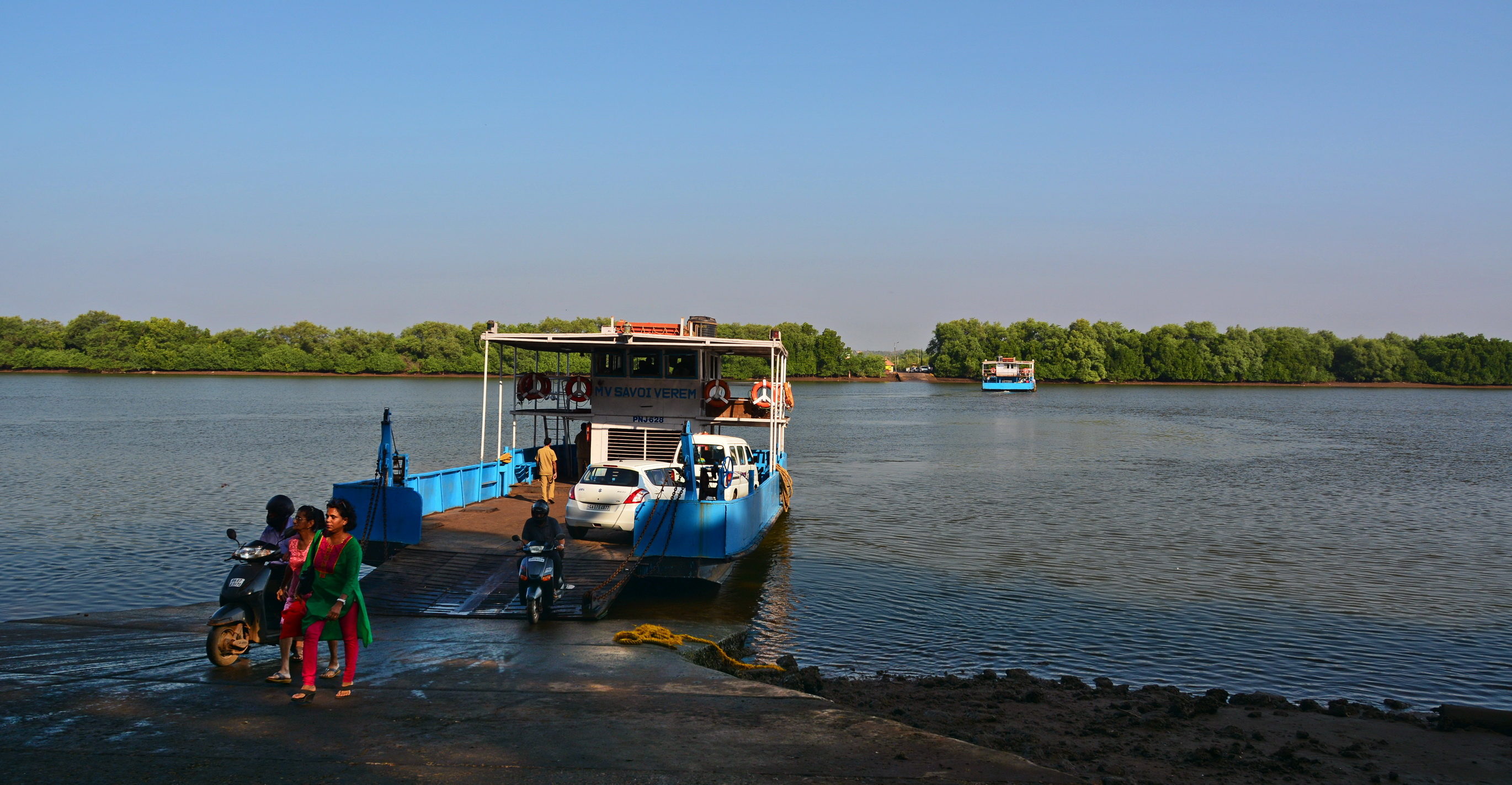 Ferry to Divar Island (Old Goa Side)