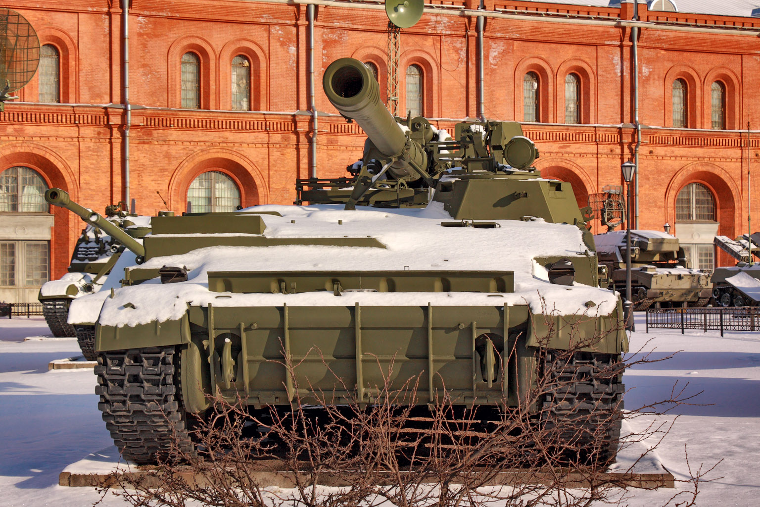 2S5 Giatsint-S (NATO: M1981) Self-propelled Artillery - Saint Petersburg