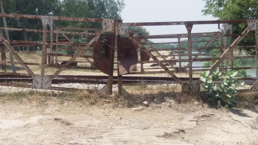 Railway Fatak, Chatiwind Nehar, Near Chownki,Kot Mit Singh,Amritsar