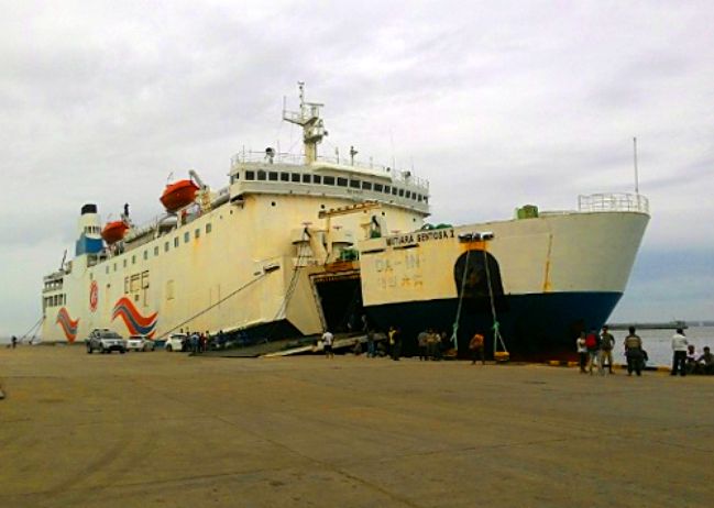 KM Mutiara Sentosa-I Burnt (05°33.01 S – 114° 34.25 E) July 19, 2017