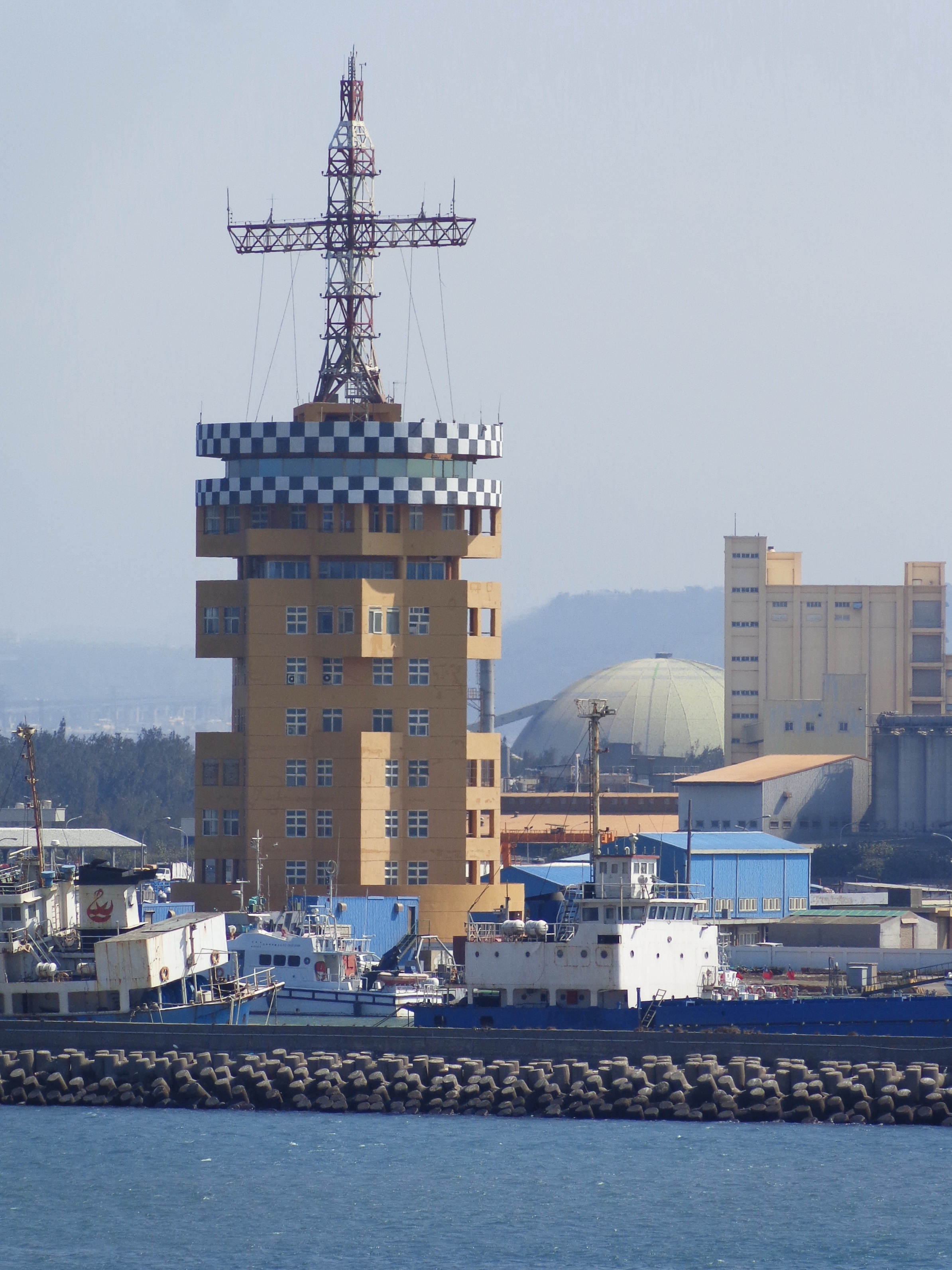 Traffic control tower