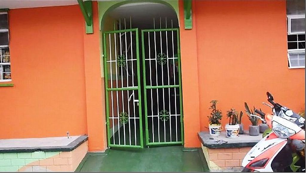 Dalandanan 2Storey 4 door Residential Apartment - Angono