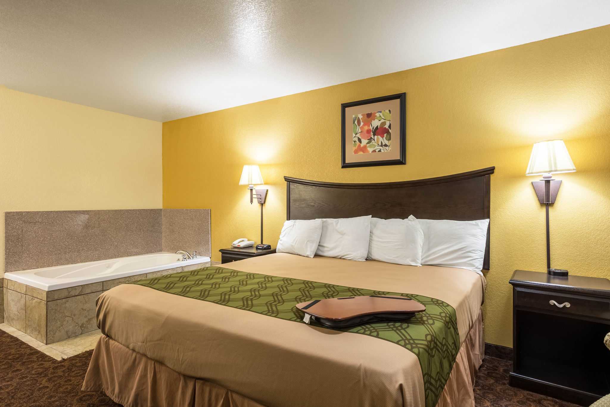 Econo Lodge Inn and Suites Searcy - Searcy, Arkansas