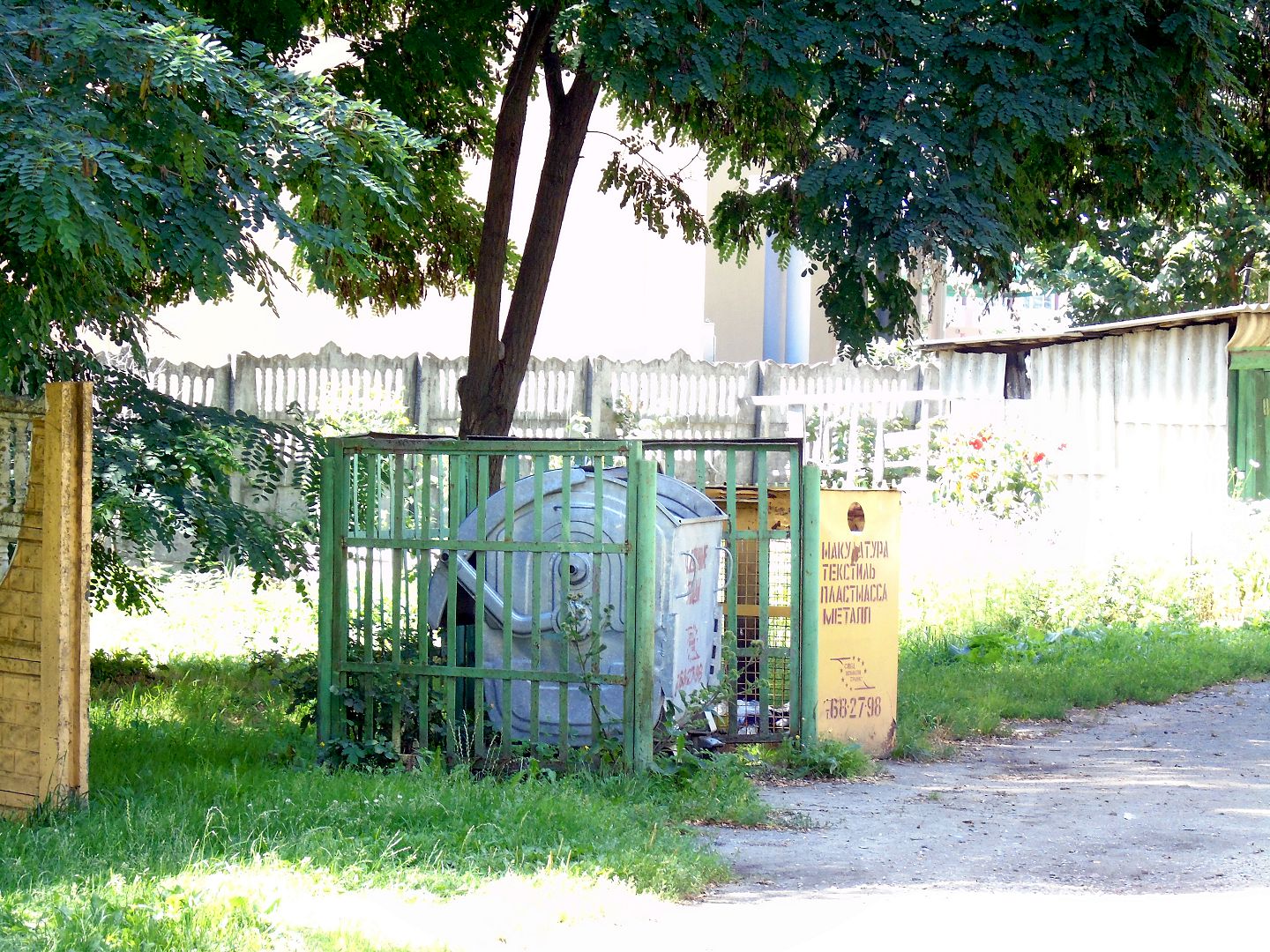 Waste collection point - Homieĺ | waste collection point / civic ...
