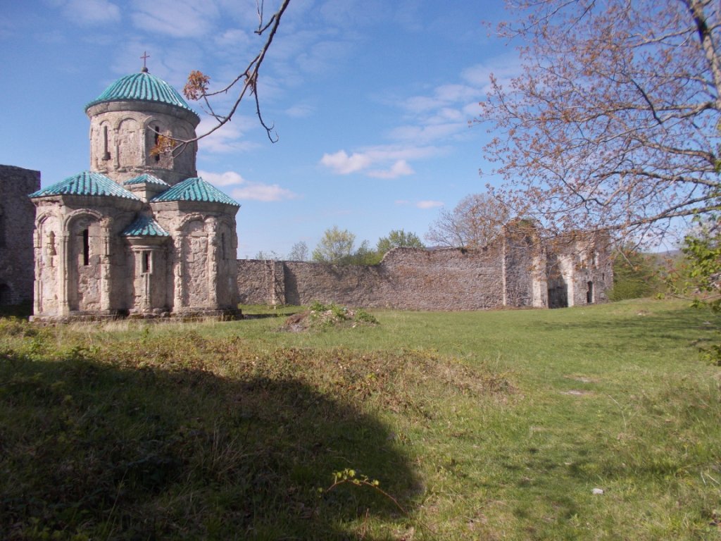 კვეტარას ციხე-ქალაქი და ეკლესია