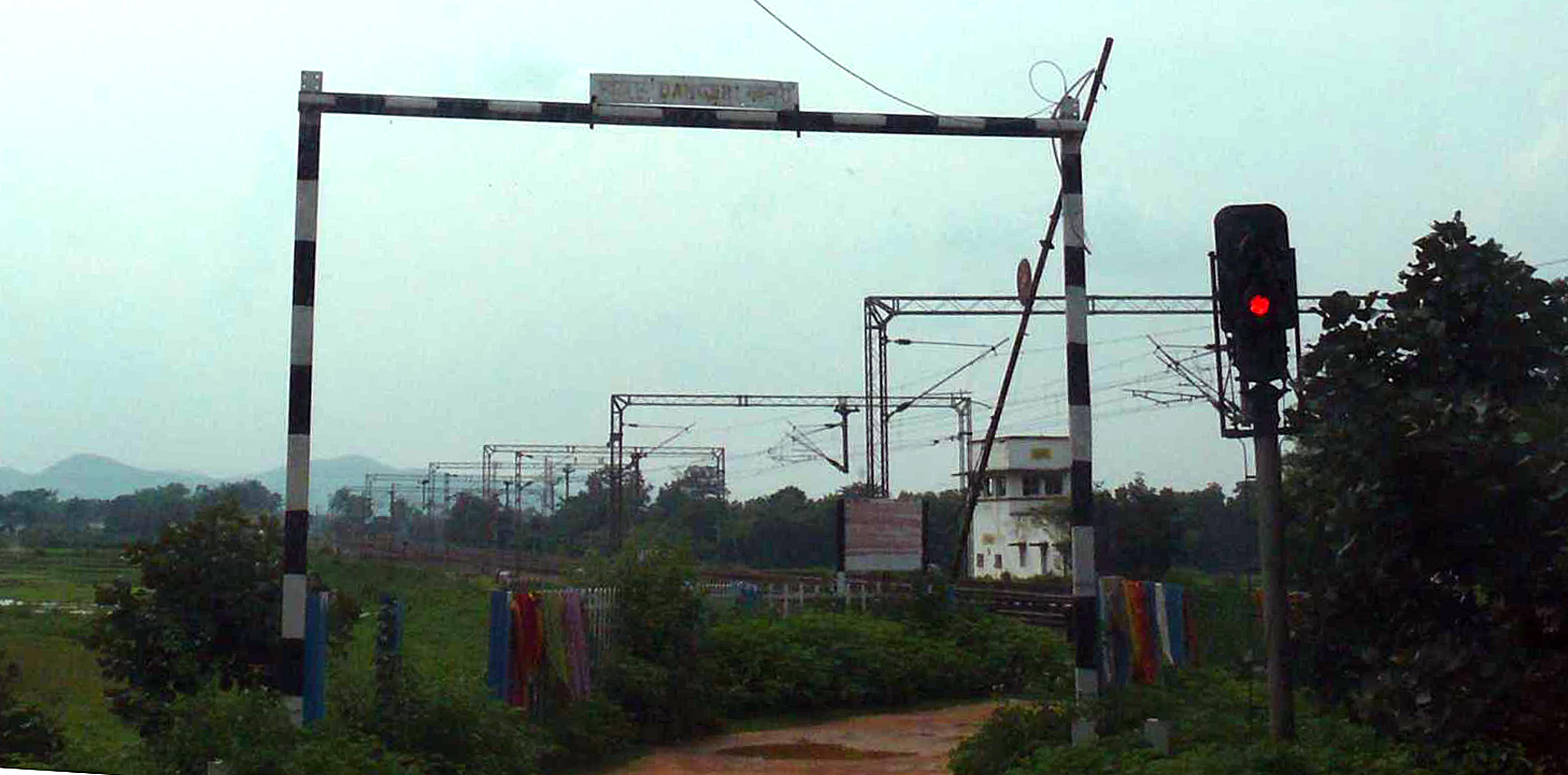 Level Crossing - Tulin