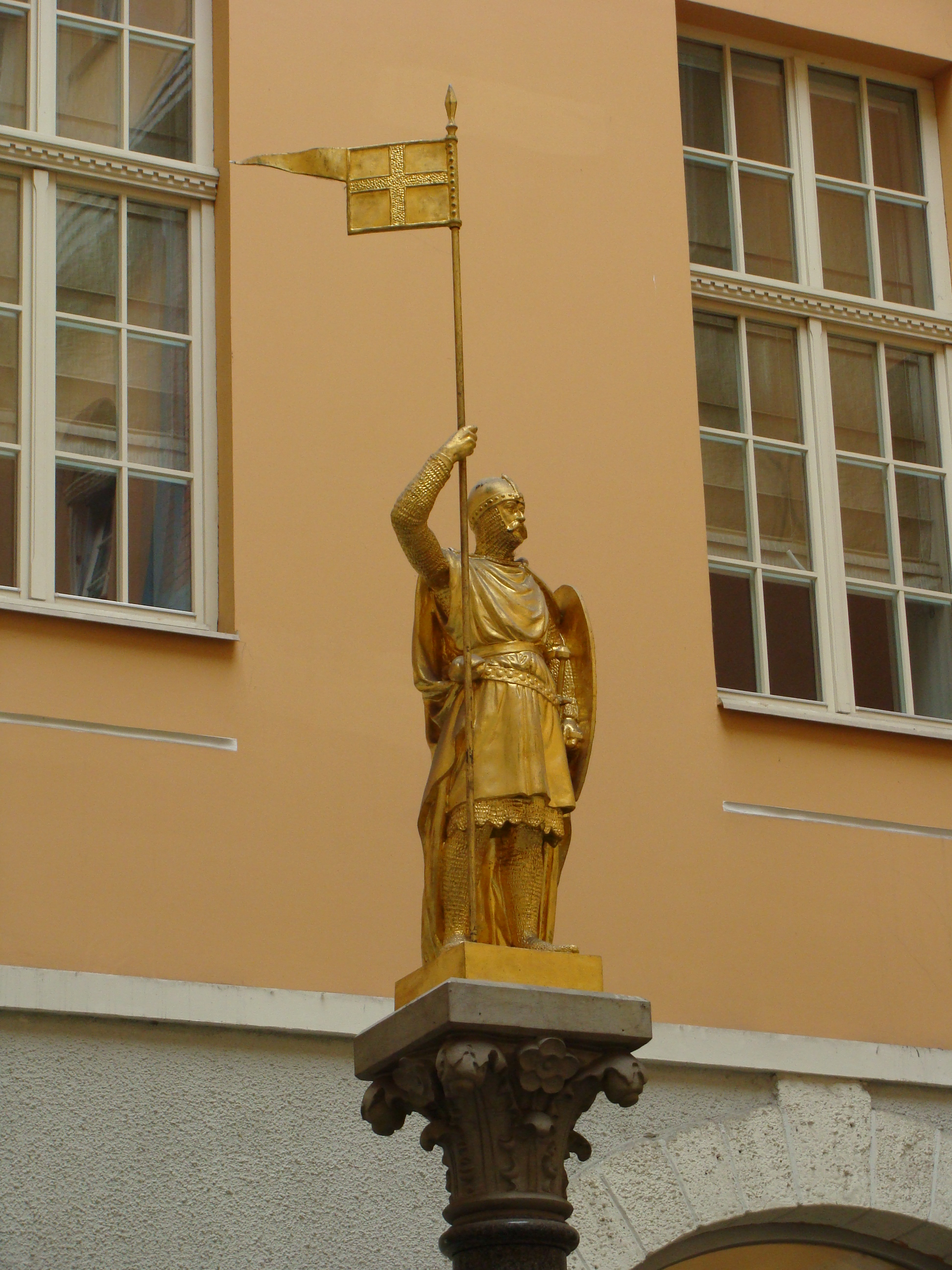 Skulptūra «Zelta bruņinieks» - Rīga