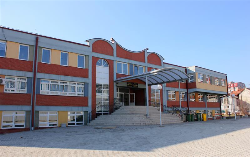 Shkolla fillore "Adem Jashari" - Shkup