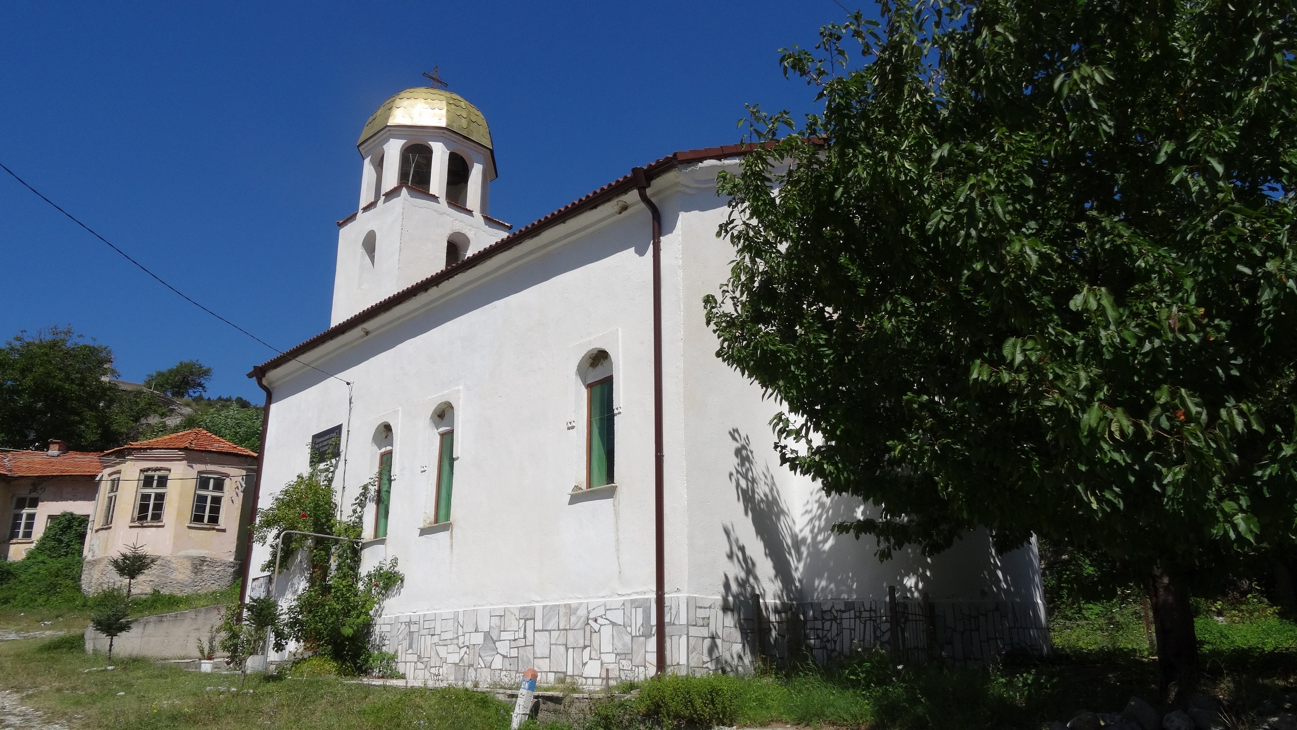 Church of Saints Constantine and Helena - Paril