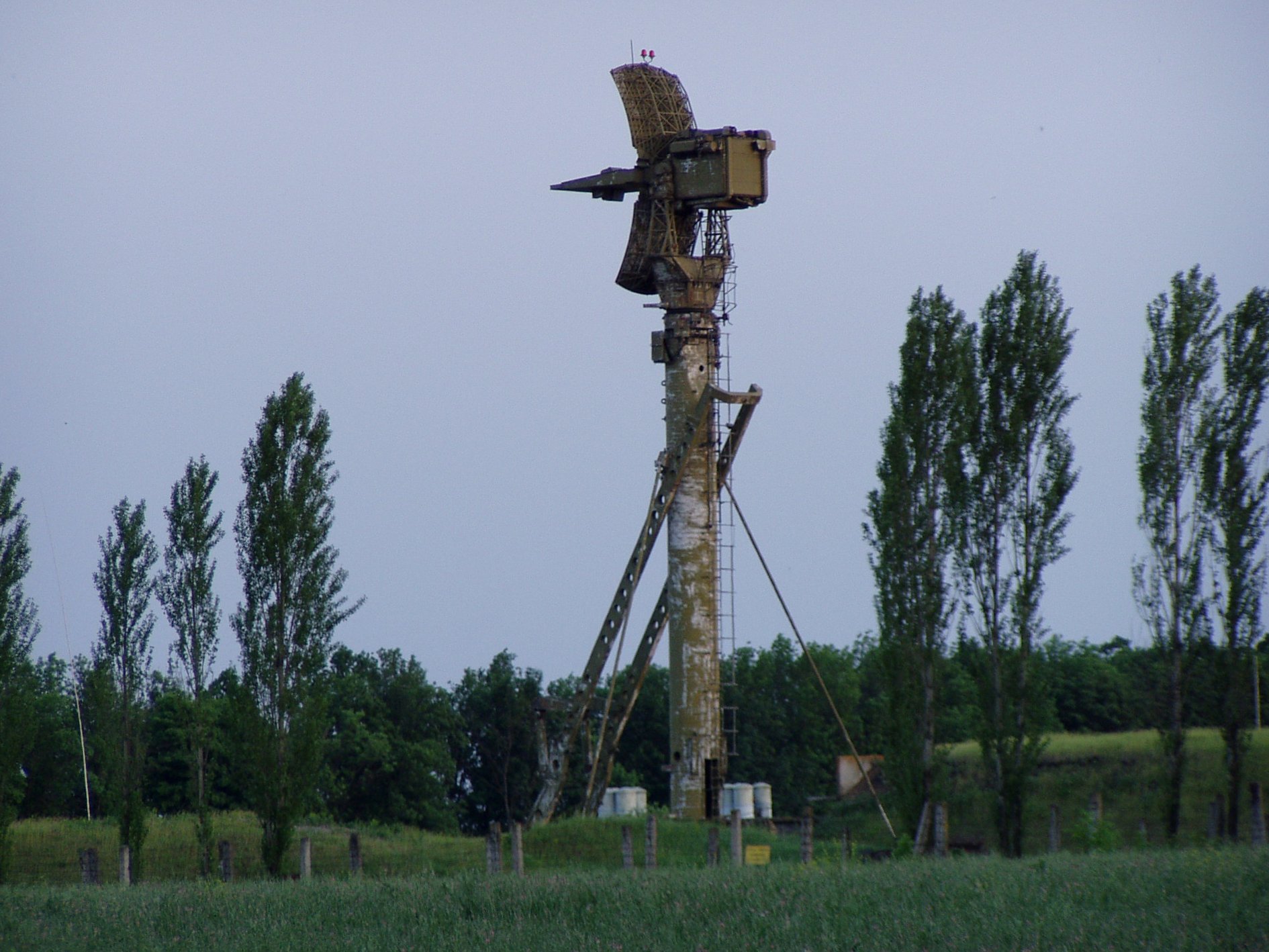 Radar 76N6 (NATO: Clam Shell)