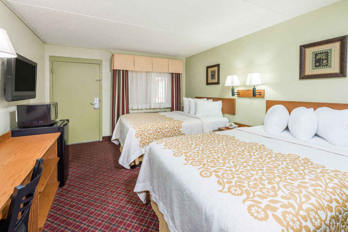 Days Inn and Suites Springfield on I-44 - Springfield, Missouri