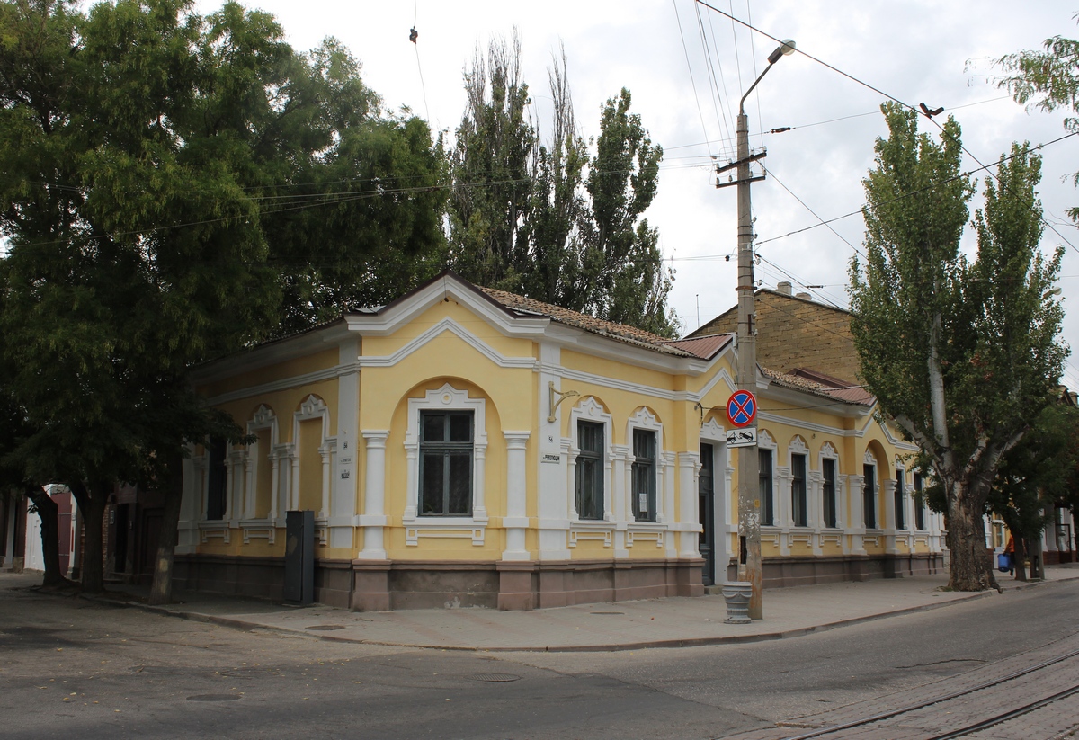 ulitsa Revolyutsii / vulytsia Revolutsii, 56 - Yevpatoriya / Yevpatoriia