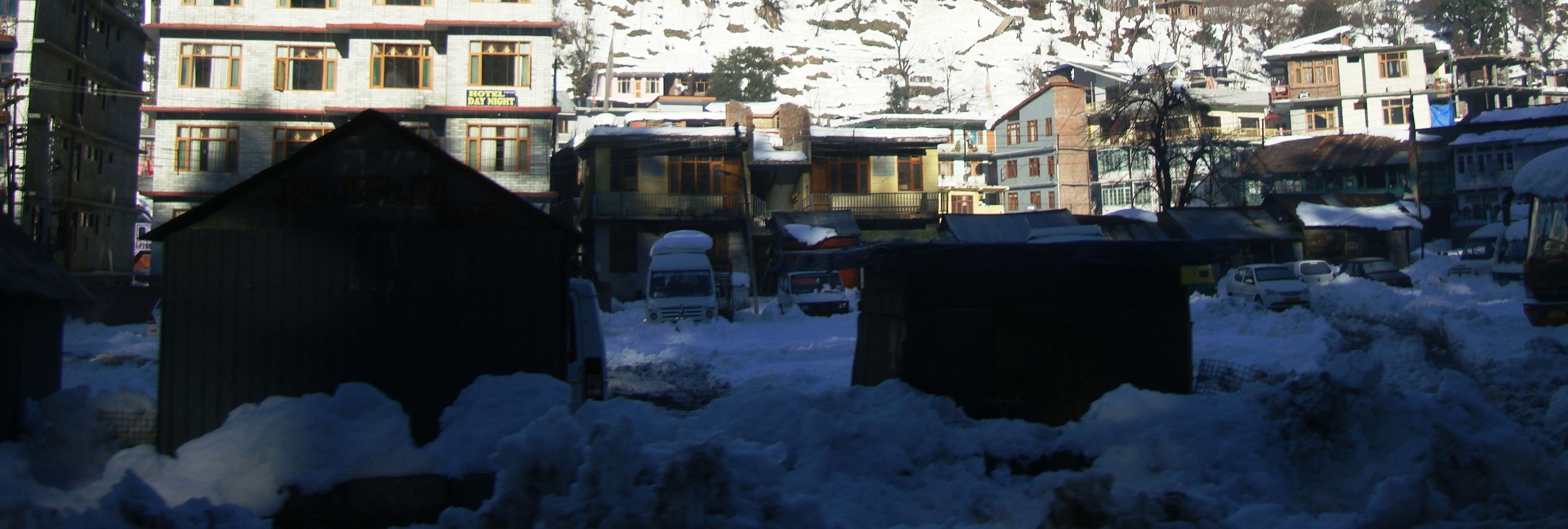 Private Bus Parking - Manali