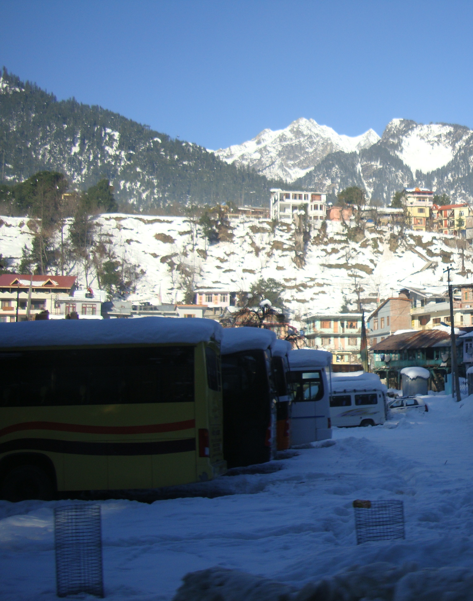 Private Bus Parking - Manali