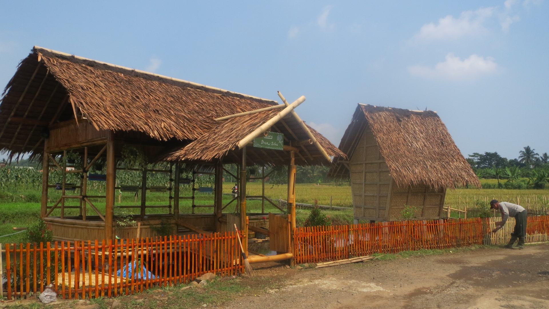 Saung Desa Sehat - Desa CibitungTengah