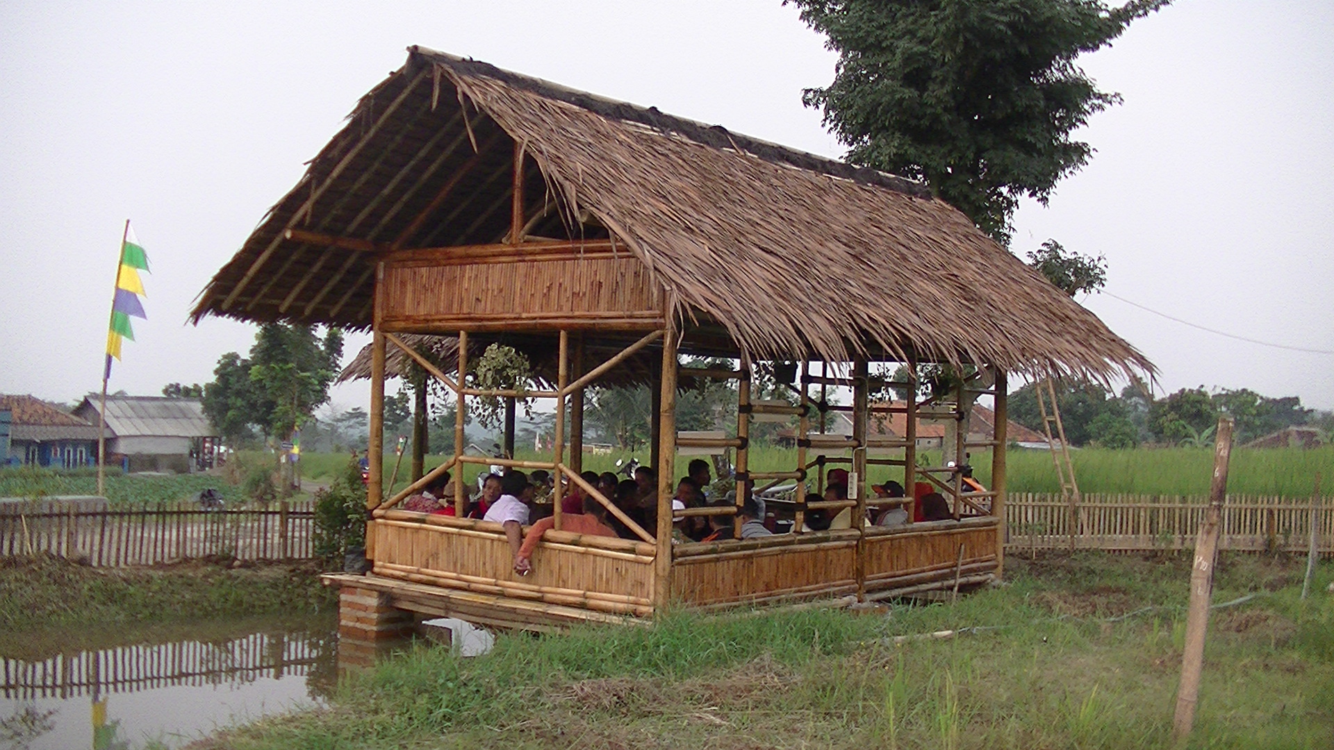 Saung Desa Sehat - Desa CibitungTengah