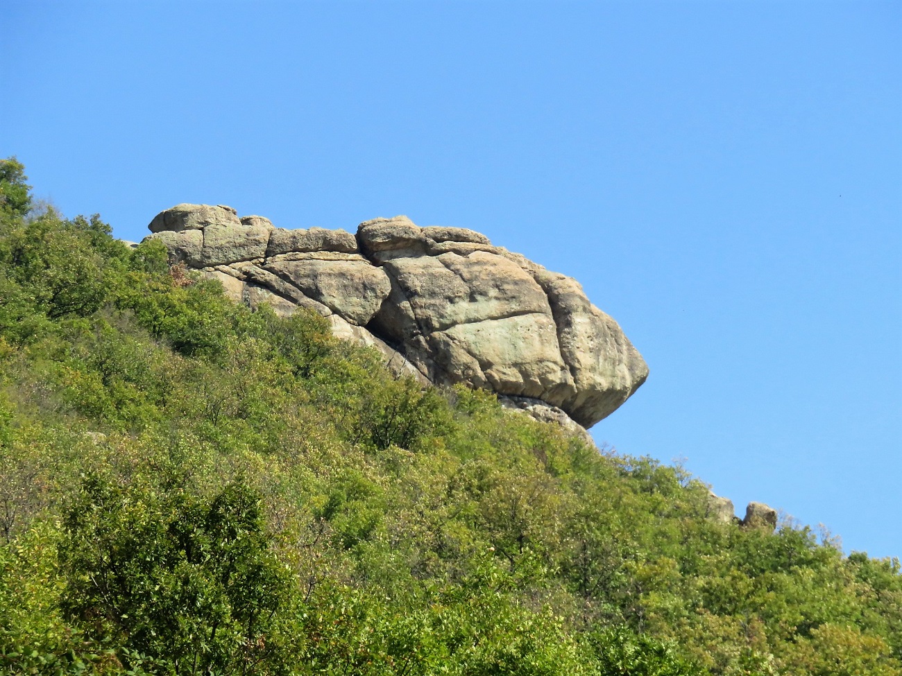 Megalithic Complex of Caves, Trapezoidal Niches and Rock Paintings