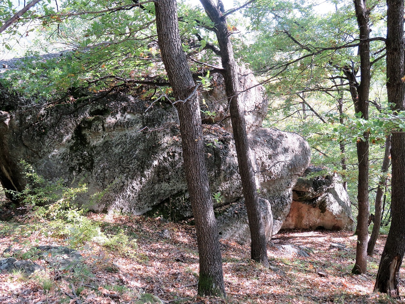 Megalithic Complex of Caves, Trapezoidal Niches and Rock Paintings