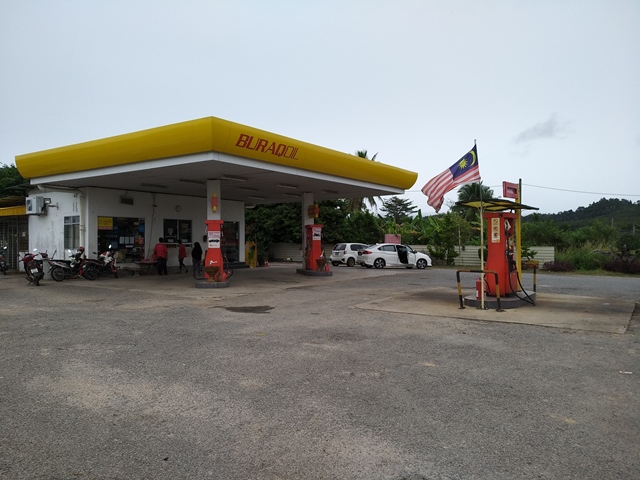 Buraq oil petrol station near Durian Burung border crossing
