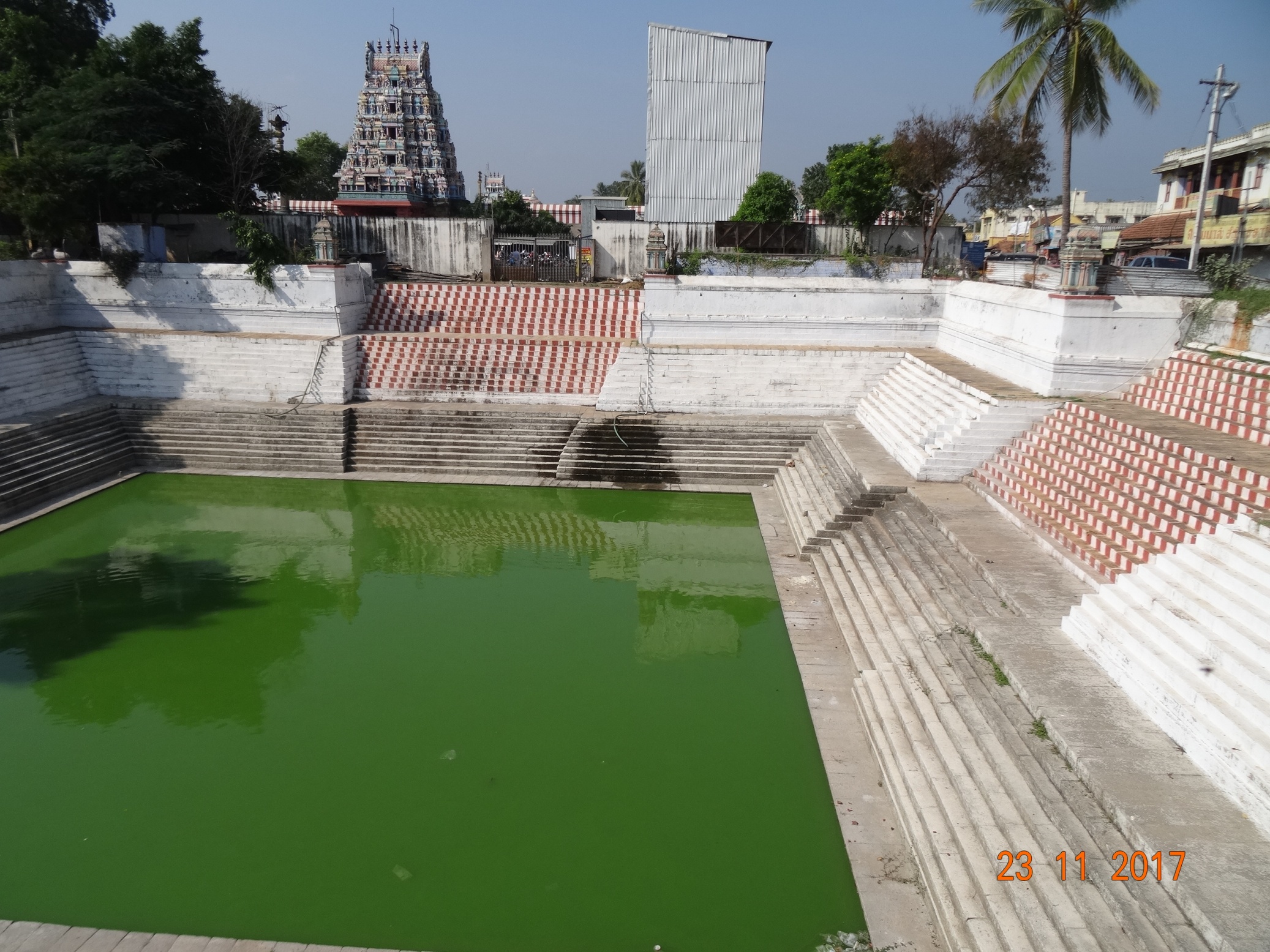 Patteeswarar temple pond