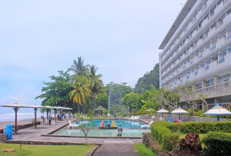 Samudra Beach Hotel Complex