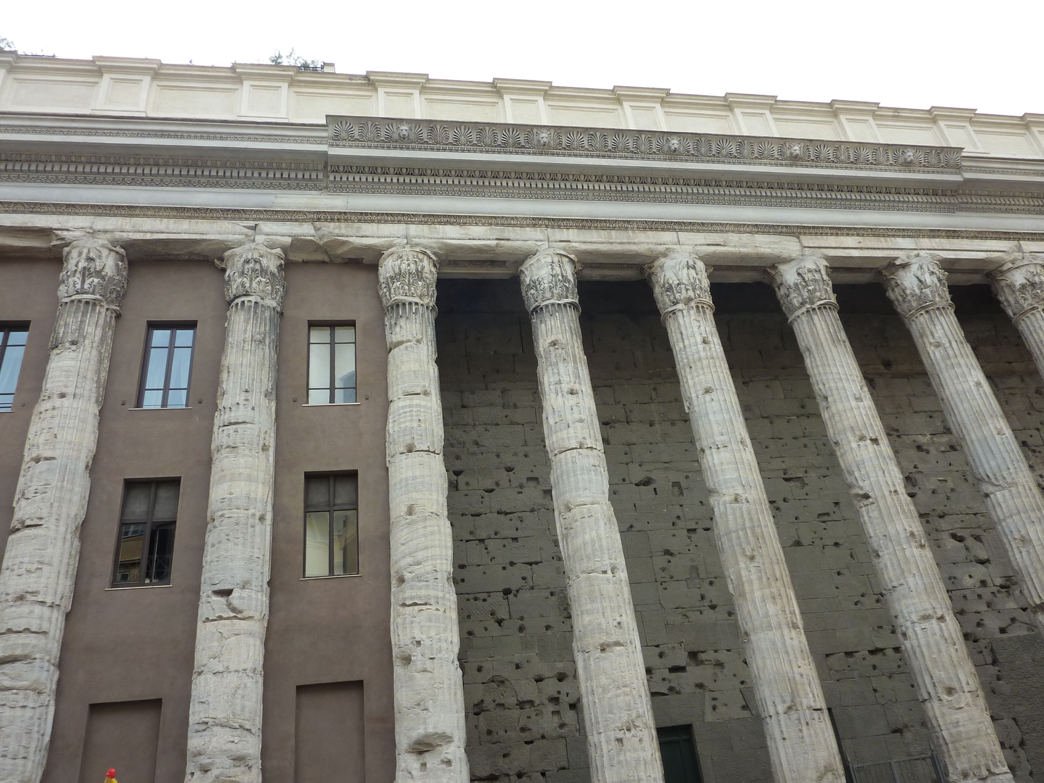 Hadrianeum/ Templo de Adriano - Roma