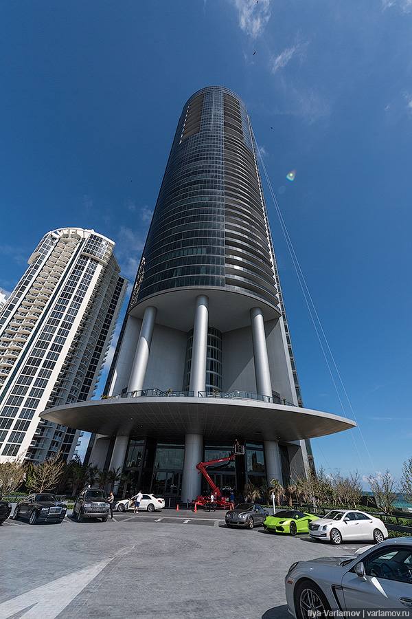 Porsche Design Tower