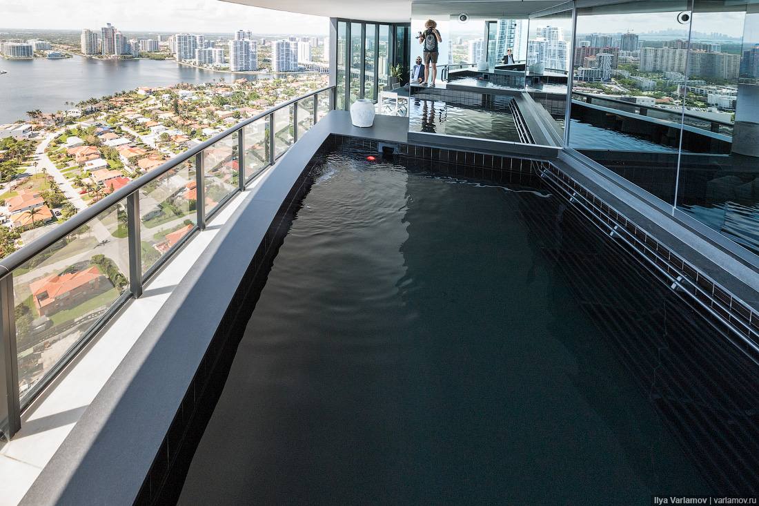 Porsche Design Tower