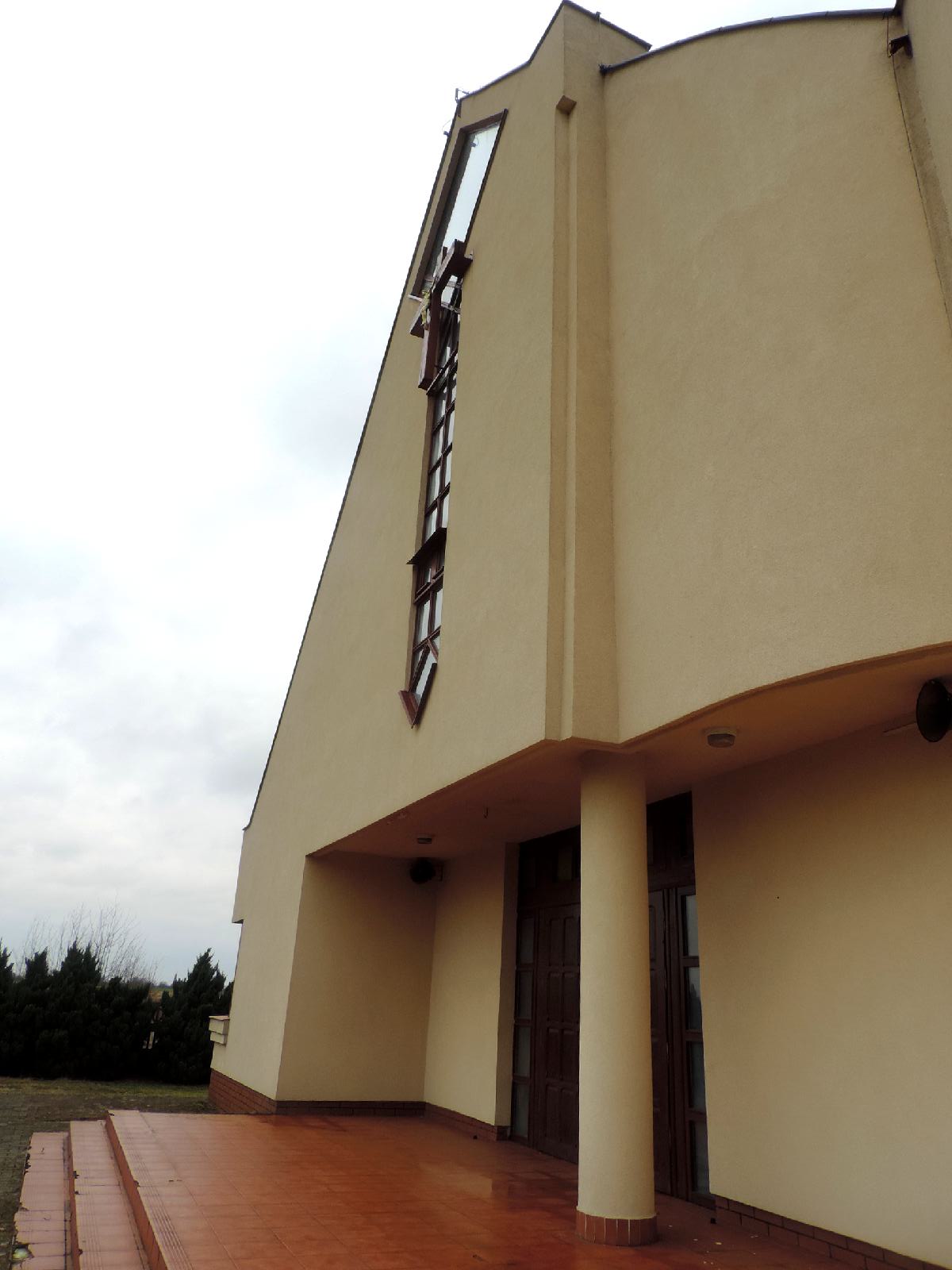 Cmentrarna kaplica i dom przedpogrzebowy - Szerominek