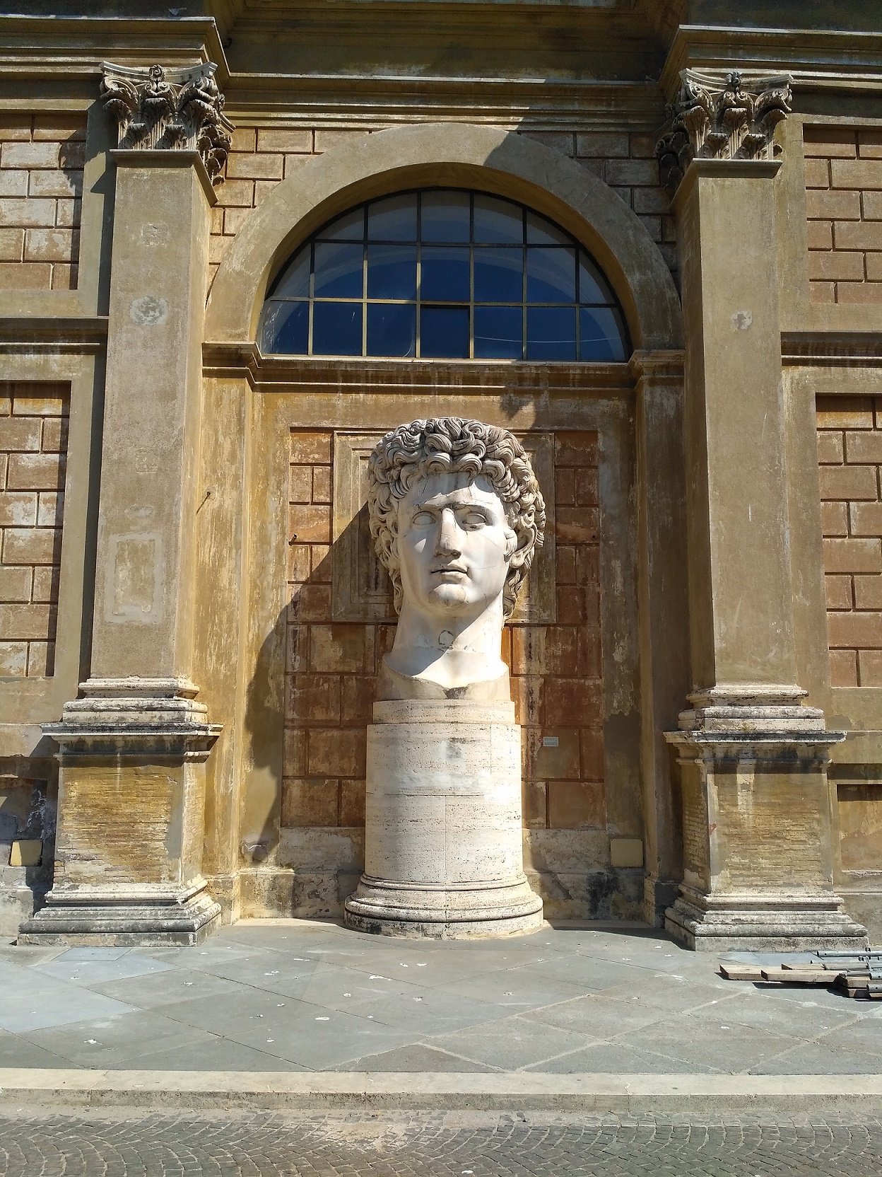 Giant Augustus head - Rome