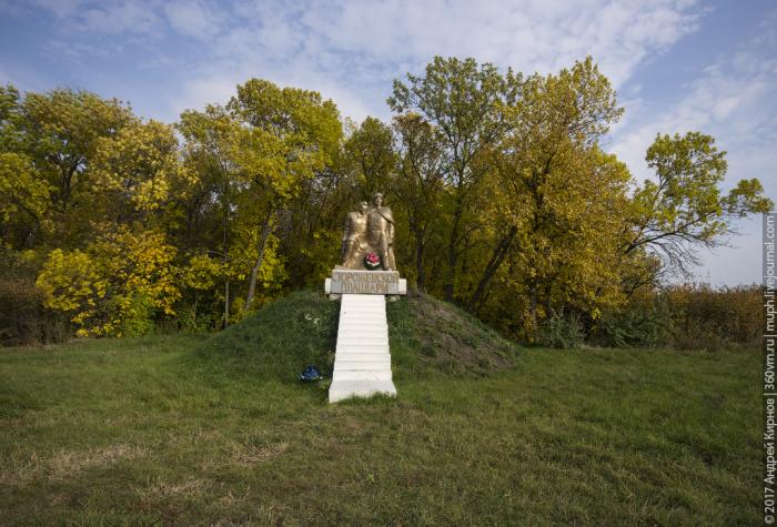 Памятникам защитникам Сторожевского плацдарма